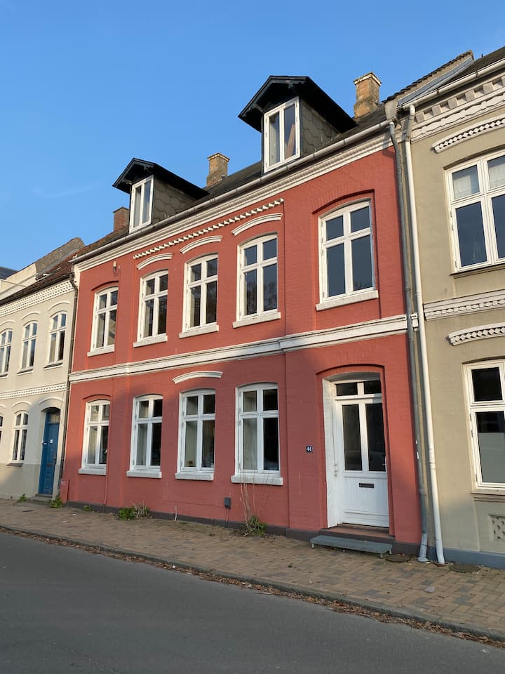Enestående Beliggenhed I Odense! - Odense