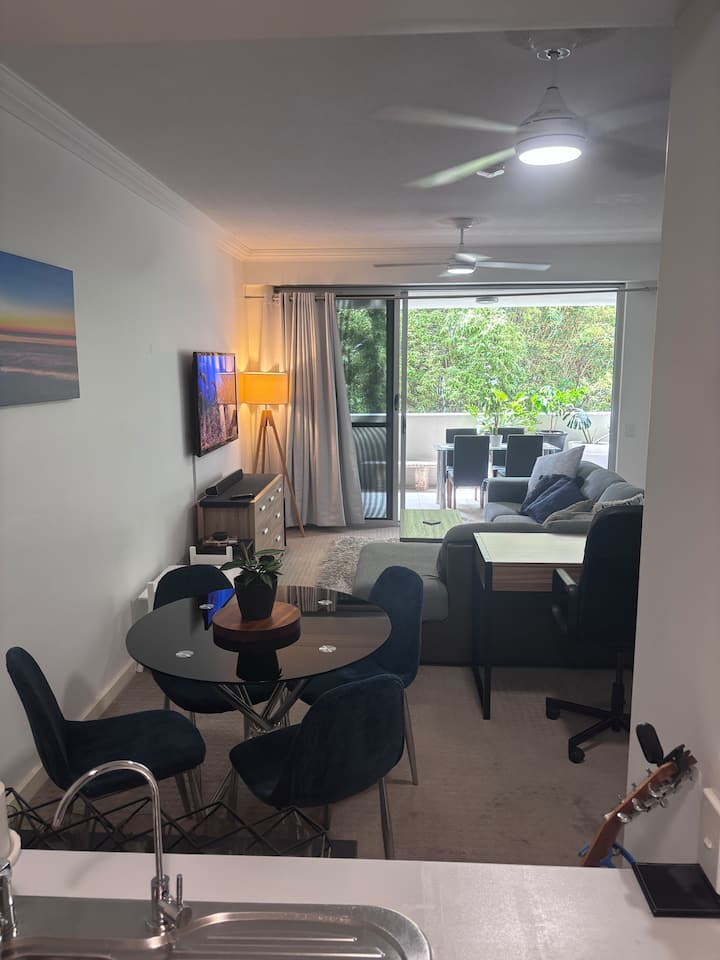 Relaxed Stay Close To Everything - Brisbane