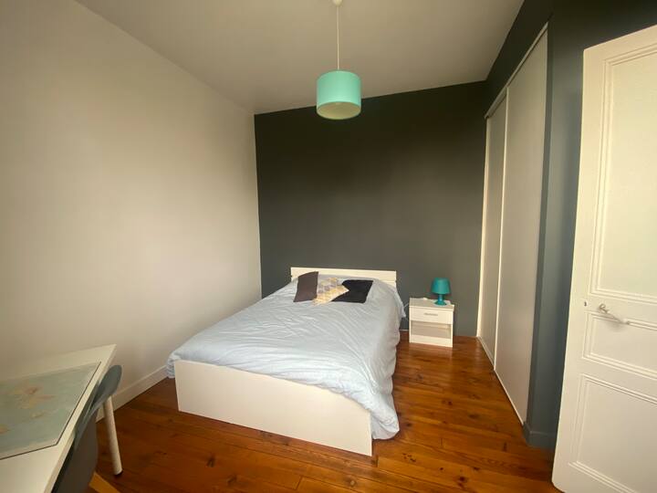 Chambre Agréable Et Spacieuse - Angoulême