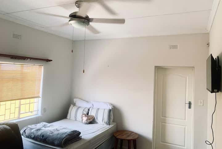 Spacious Private Room - Windhoek