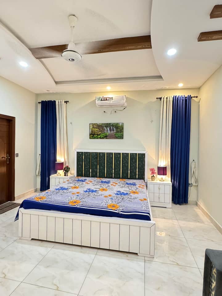 Royal House Independent Entrance 3br With Kitchen - Karachi