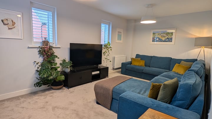 Ideal Goodwood Fos /Revival 3 Bed 2.5 Bath Home - Chichester