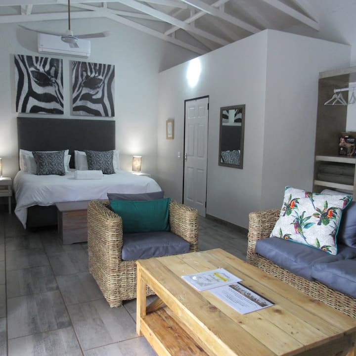 Villa De Leeu, Perfect For Two! - Marloth Park