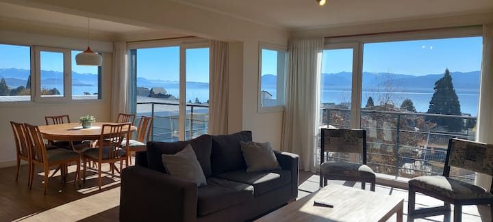 Spacious Apartment Overlooking The Lake In The Center. - Argentina
