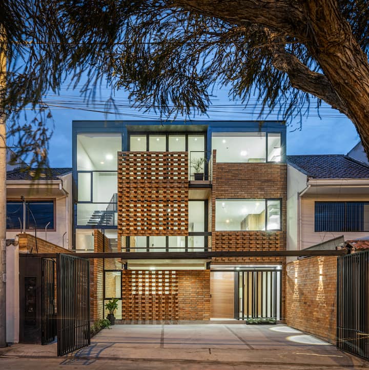 3br/second Floor - Parking - Private    Balcony - Cuenca