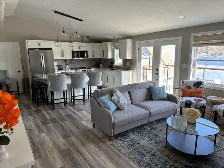 New Lakefront Guest House - Rhode Island