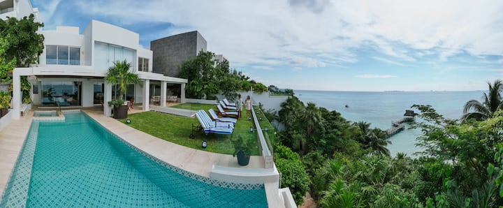 Gorgeous 6 Bedroom Villa With Ocean Front - Isla Mujeres