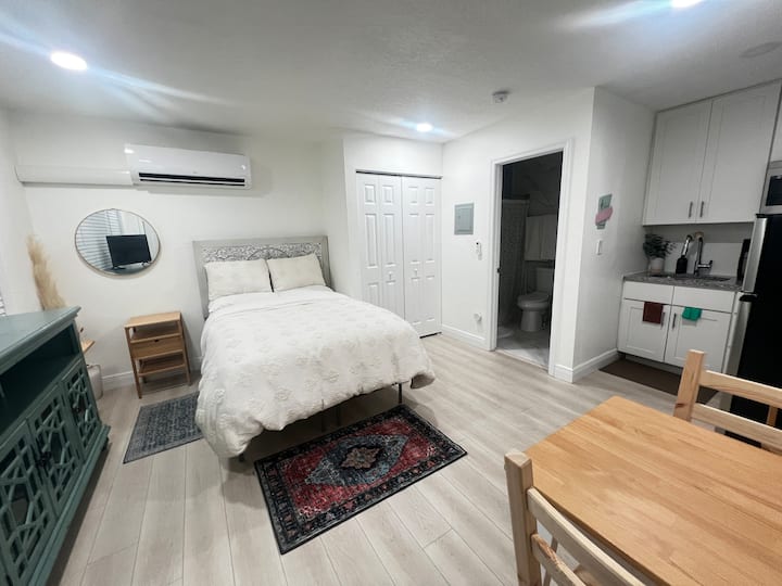 Modern Studio In A Triplex - 세인트피터즈버그