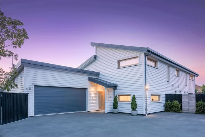 City Fringe Luxury With Pool And Spa - Christchurch