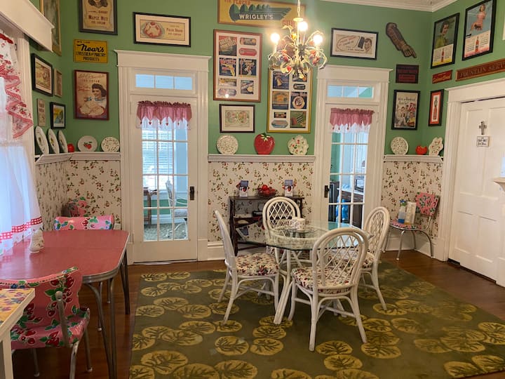 Strawberry House Cottage - Plant City, FL