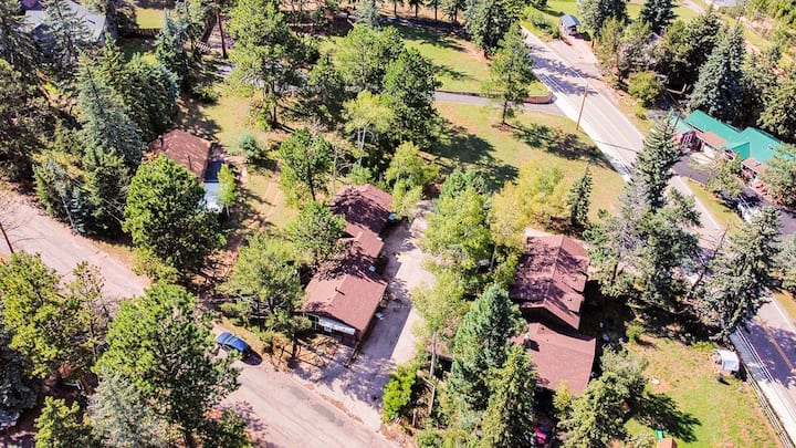 Wooden Cabin Modern Vibes - Woodland Park, CO