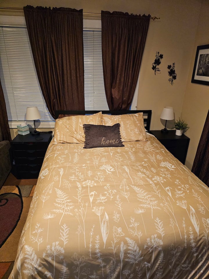 Large "Mini" Studio Pdx
Discount On 30+ Day Stays - Portland, OR