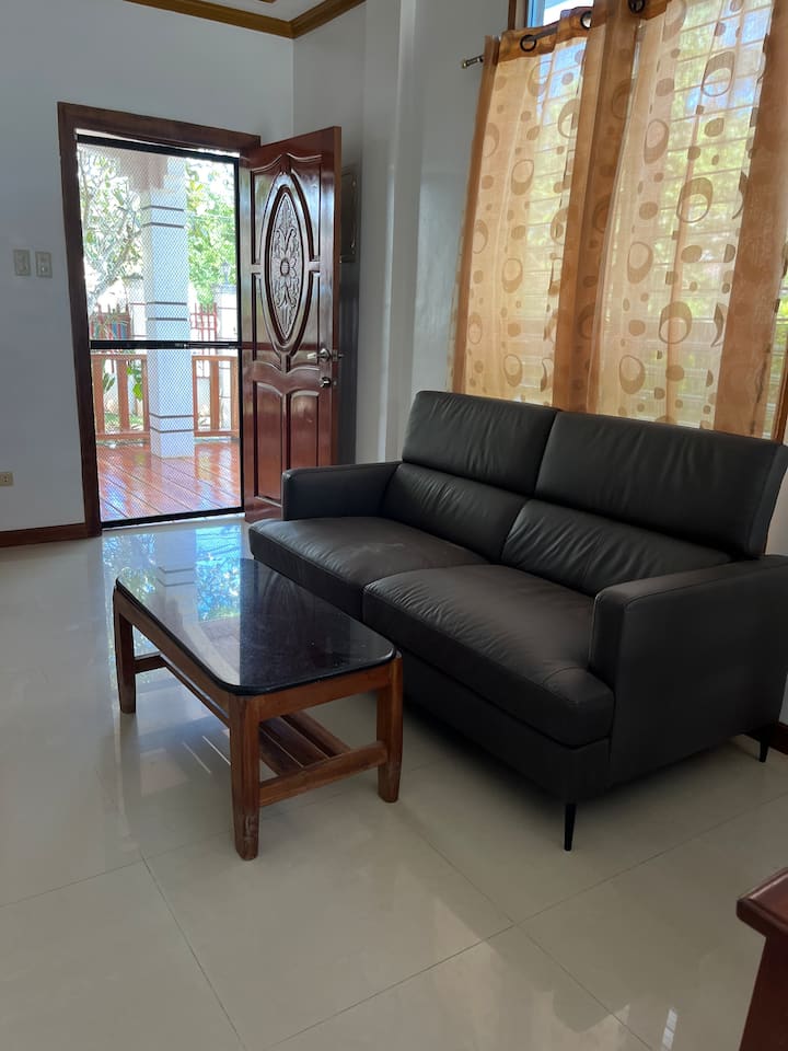 3br Entire House W/ Pool Near Alona - Panglao