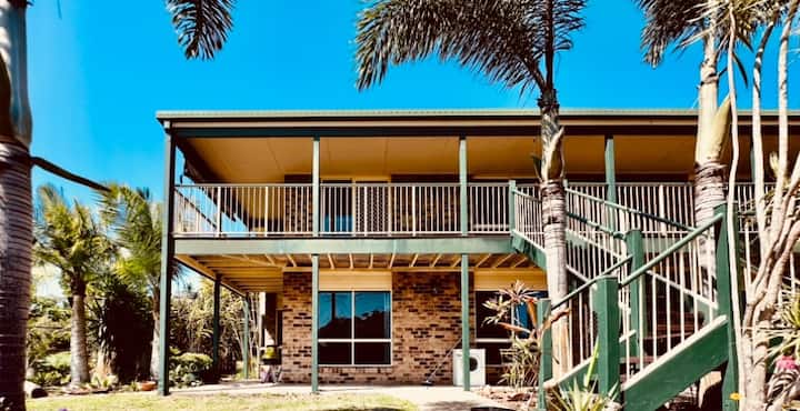 Tropical Retreat - Beach Views - Hervey Bay
