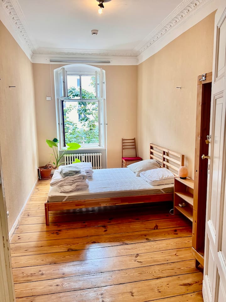 Central Cozy Bright Altbau Room - Berlin
