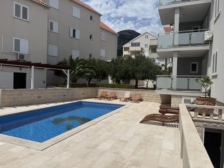 S9-2br Apartment With Pool View - Stari Grad