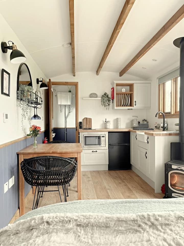 Shepherds Hut In Essex - Pea Pod - Saffron Walden