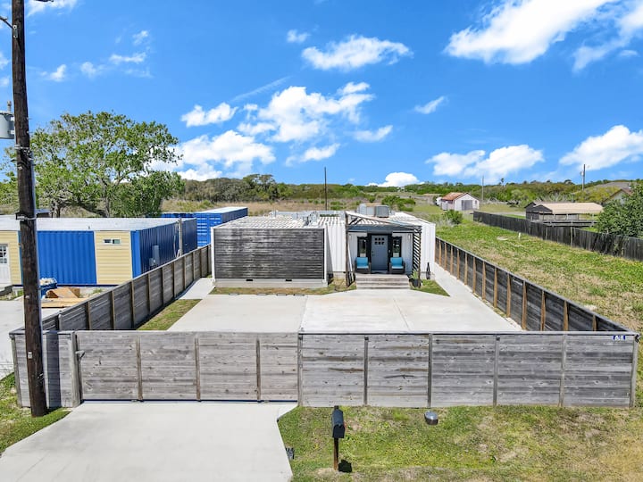Coastal Container Escape W/ Hot Tub - Sleep 10 - Whitecap Beach, TX