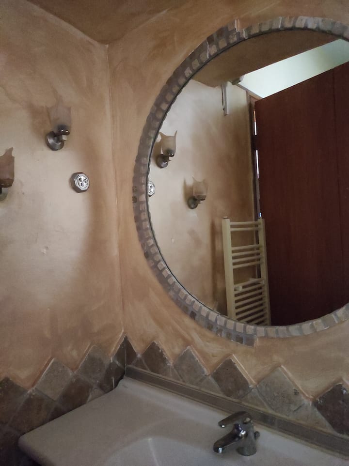 Cozy 2-bedroom Apartment Near Lamia City Center - Ламия