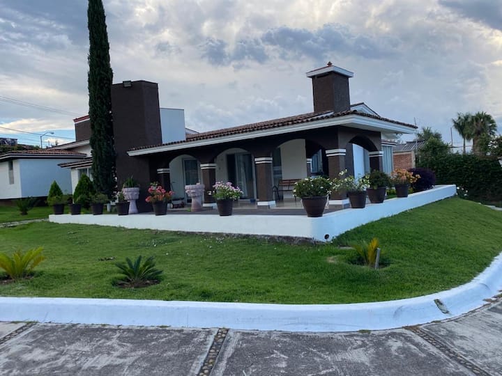 Casa Familiar Con Jardín Privado - Uruapan