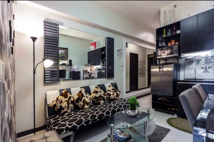 Captivating View Of Roxas Blvd - Manila