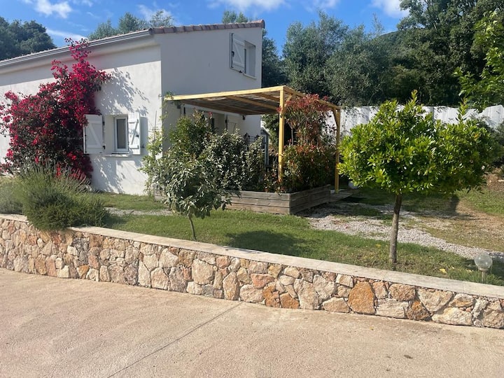 Charmant Studio Avec Mezzanine - Alata