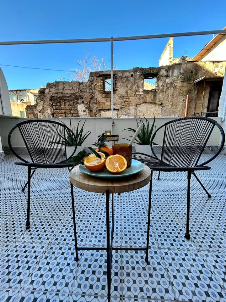 Vintage Space & Terrace In The Heart Of Ballaro - Palermo, Italy