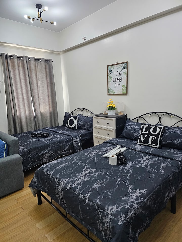 2 Double Bed Family Suite Condotel W 55" Tv - Naic