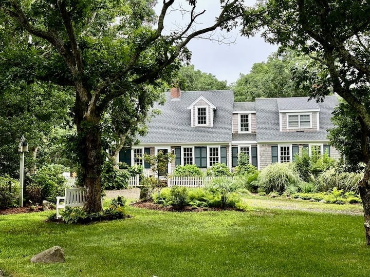 A Charming Vineyard Retreat - Oak Bluffs, MA