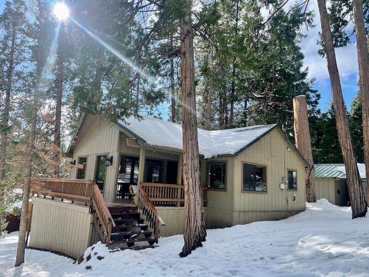 *Holiday Getaway* Cozy Cabin Retreat - Camp Nelson, CA