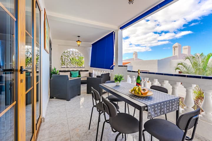 Los Cristianos Stay: Large Terrace & Heated Pool - Los Cristianos