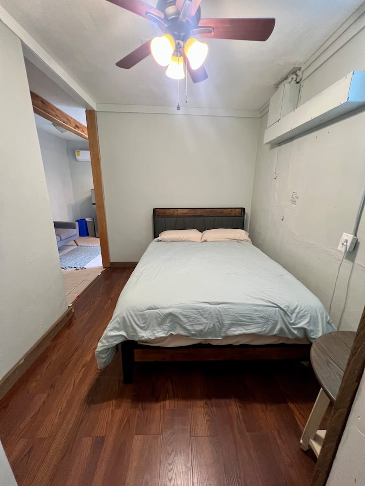 Pet Friendly Guesthouse Near The Beach/downtown - Melbourne Beach, FL