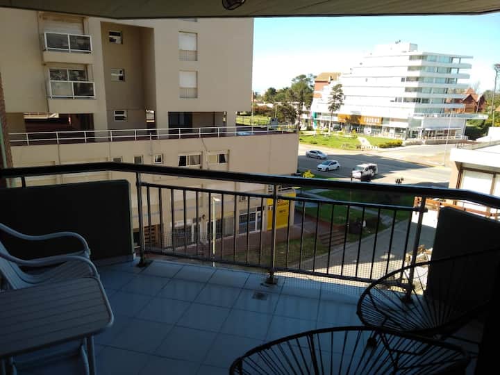 Depto En Pinamar. Pleno Centro. Aceptamos Jóvenes - Pinamar