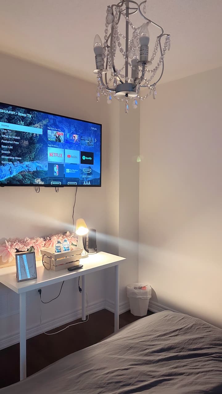 Cozy Queen Room W/ Private Bath In New Ajax Home - Pickering