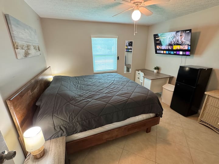 Private King Bed Room With Pool & Hot Tub In Psl - Port St. Lucie, FL