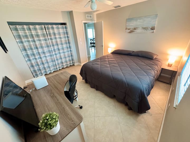 Private King Bed Room With Pool & Hot Tub In Psl - Port St. Lucie, FL