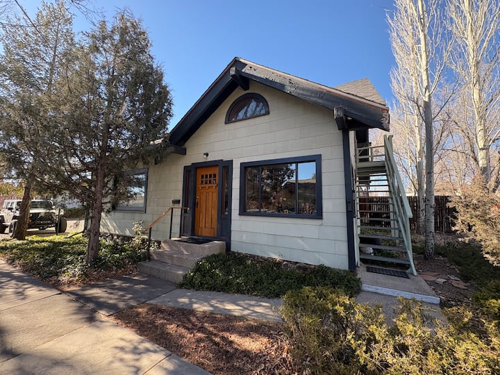 Walk Downtown-mountain Refuge - Flagstaff, AZ