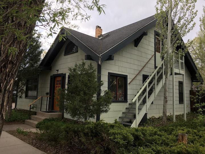 Walk Downtown-mountain Refuge - Flagstaff, AZ
