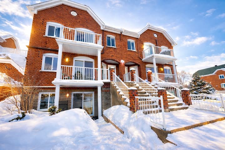 Grand Appartement 2 Chambres Et Piscine Chauffée. - Boucherville