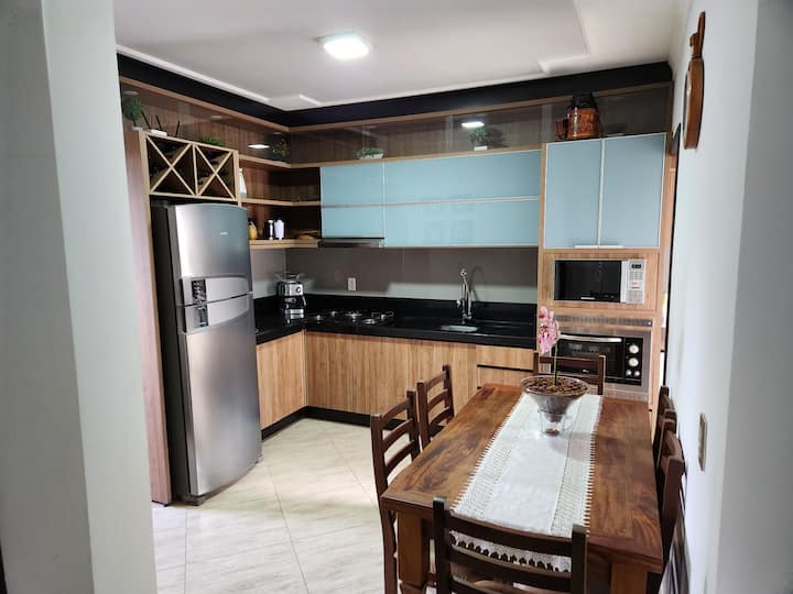 Casa Com 2 Quartos E Edicula , 2 Vagas De Garagem - Cascavel