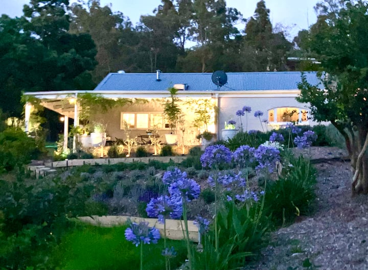 One Wee Cottage- Provincial Romantic, Dog Friendly - 힐스빌