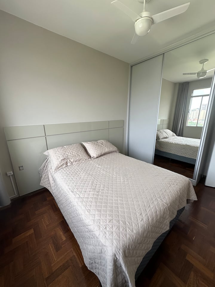 Apart Centro Bh Espaçoso Com 2 Quartos De Casal - Belo Horizonte