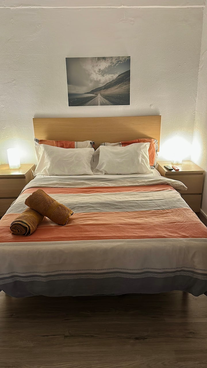 Cozy Double Room Near City Center And Beach - Barcelona