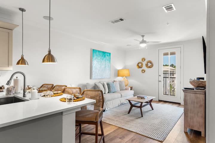 Luxurious Coastal Condo | Heated Pool, Gym, & More - Santa Rosa Beach, FL