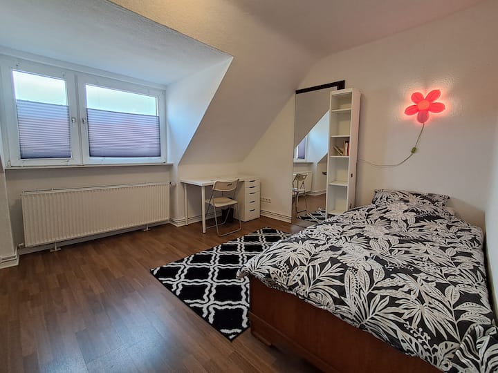 Großes Und Komfortables Zimmer - Hannover