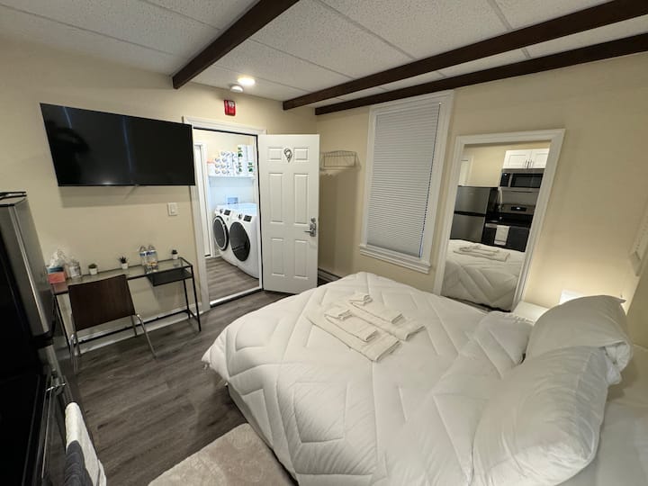 Brand New Chestnut Hill Studio 2nd Flr #9 - Ardmore, PA