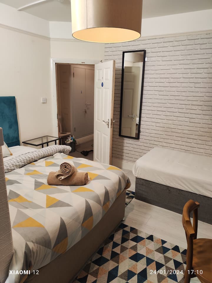 Ensuite Room Ladies-only House Ideal For Students - Leicester