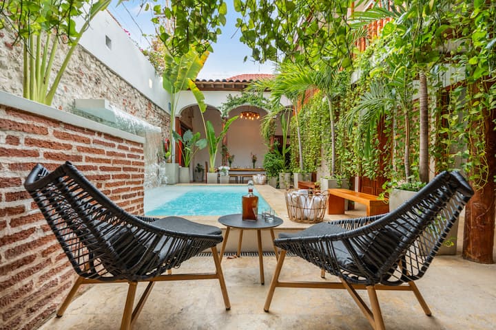 Super Luxury 8br In Old City W/ Pool - Cartagena, Colombia