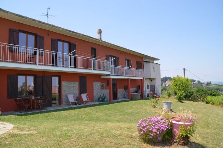 Dolcetto ~ Vintage Leilighet Med Hageutgang - Piedmont