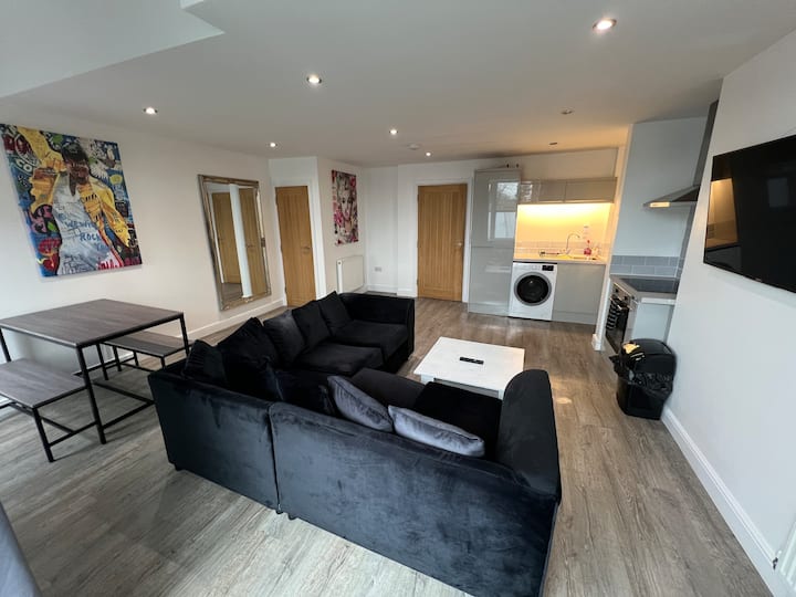 Lt - 1 Bed Duplex Apartment - Free Street Parking - Leicester